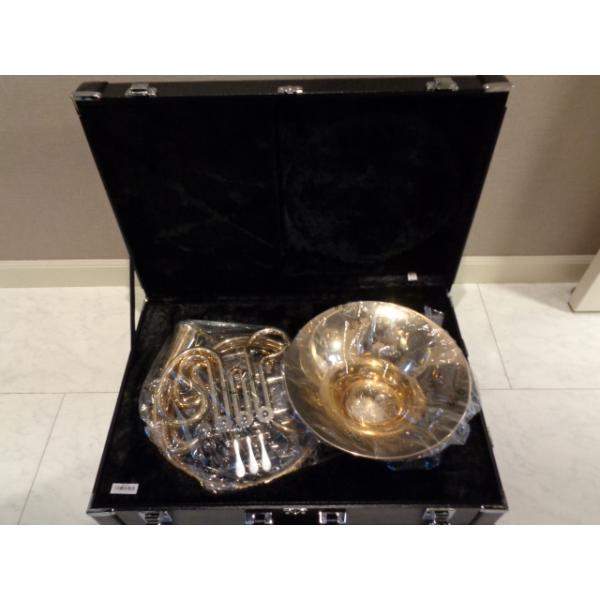 ヤマハ　フレンチホルンYHR567GDBが入荷しました。状態は新品未使用品です。ゴールドブラスの落ち着いた響き。確実な操作感とレスポンス。未来のアーチストに贈る、ワンランク上のスタンダード。ゴールドブラスが生む、暖かく落ち着いた響きを究めま...