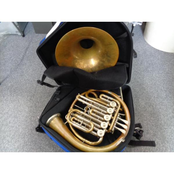 ハンスホイヤー　Bb/Hi F ディスカウントダブル　ゲシュトップキイ付きの珍しいホルンが入荷しました。オープンでBb,親指上のレバーでHiF、親指下の小さなレバーがゲシュトップキイです。ノーラッカー仕上げ、抜き差し管、ロータリーは良好です...