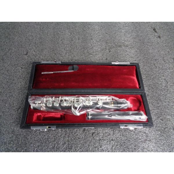 確かな音程で深みのある音色。伸びやかな響きが冴えわたる、ヤマハピッコロ。伝統的なスタイルを踏襲した美しい外観が目を引くヤマハピッコロ。独自の管体テーパーとトーンホールポジションによる正確な音程で、奥深い表現力を備えています。スタンダードから...