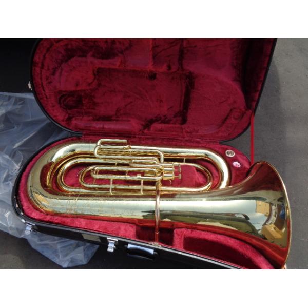 バンド全体を支える深い響き。YBB-201。バンド全体を支える柔らかく深い響きでロングセラーを続ける、YBB-201。ピストン操作時のオープンな音質、確かな音の輪郭も、定評の理由です。吹きやすい吹込管アングルも特長。楽器の状態　大きなへこみ...