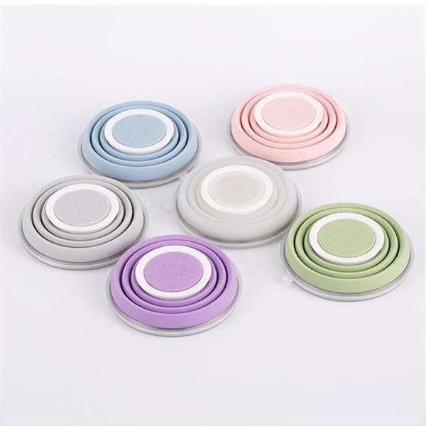 商品詳細商品内容：折りたたみカップ POCKET CUP素材：シリコン商品説明：熱い飲み物でも冷たい飲み物でも適用です！飲み終わった後はクシャッとつぶしてコンパクトにして身につけます！北ローパック風の色は溢れ！?食洗機使用可サイズ長約9.5...