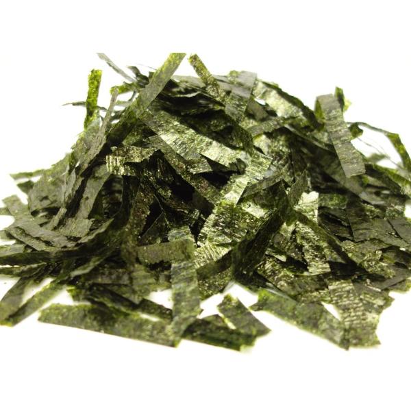 海苔を加工するときに出来る、切り落しを詰めた200グラム入りの業務用商品です。この商品は焼き海苔の「もみのり」になります。いろいろなお料理のトッピングにお勧めいたします。20,000円以上のお買い物で送料無料になります。当店は適格簡易請求書...