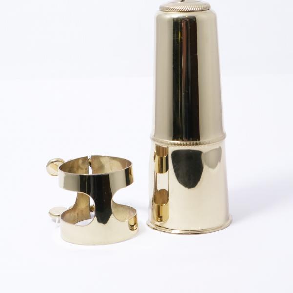 "【御茶ノ水ウインドパル在庫商品】ヤナギサワのバリトンラバーサイズリガチャーです。ノーマルスタイルのリガチャーでジャンル問わず使用しやすいリガチャーです。使用感も少なくコンディション良好です。■付属品：キャップウインドパル店はサックスに特化...