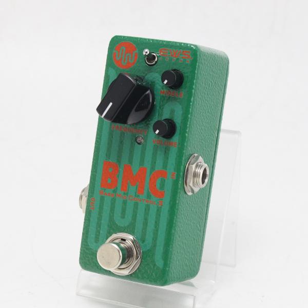 BMC2では、インプットステージでの＋10dBのゲインアップを得られるゲインブーストスイッチが新たに搭載されました。ボリュームコントロールも追加し0〜センタークリック位置までが通常のボリュームとして機能し、センタークリック〜10までは最大で...