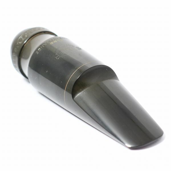 "【御茶ノ水ウインドパル在庫商品】【Vinatge】セルマーのアルトサックス用マウスピースです、ソロイストスタイルはソロイストに比べてややダークなサウンドでジャズやポップスでも扱いやすいモデルです。セルマーらしい中音域に芯があり軽快な鳴りだ...