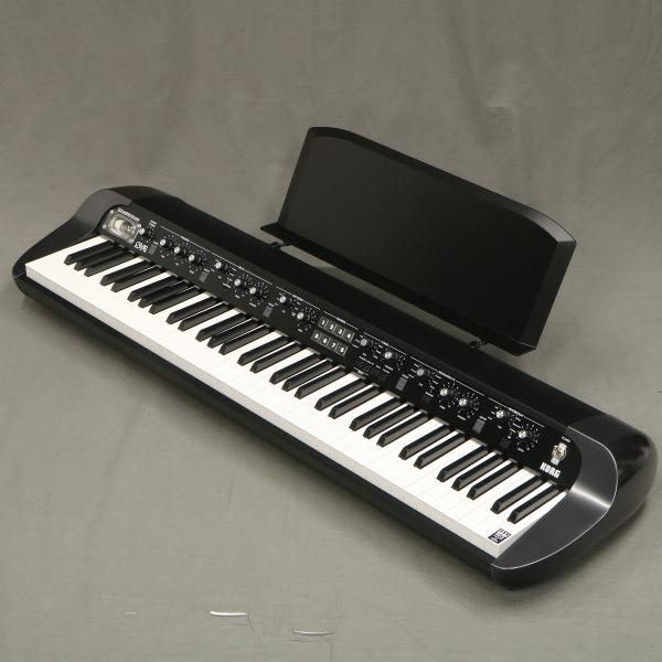 ステージ・ピアノの革命から新たなステップへ。フォーマルなブラック・ボディで新登場。ステージ・ビンテージ・ピアノSV-1は2009年の登場以来、ステージで映えるその独特なフォルムで、多くの観衆を魅了してきました。定番のグランド・ピアノ、エレク...