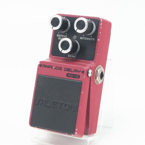 AD-10は、どのようなライブ環境でも常に最高のサウンドにこだわるギタリストのために開発された、2チャンネル・アコースティック・プリアンプ／DIです。ライブ演奏の際にも、アンプラグドで弾いた時と同じように豊かで自然なサウンドを実現。アコース...