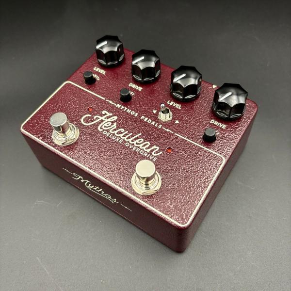 Herculean Deluxeは、Herculean回路とRunestone回路の改訂版を組み合わせた多種多様な2イン1ペダルです。これ1台であらゆるジャンルをカバーできます。左側のHerculeanは、「D-Style」アンプを彷彿させ...