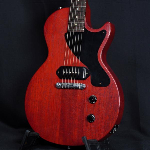 2010年製 Gibson Les Paul Junior Worn Cherryが中古にて入荷ボディ/ネックは、マホガニー材フィニッシュは、全体的にサテン仕上げになっており、マホガニーの木目が分かる木の質感に近い仕様です。ペグチューナーは...