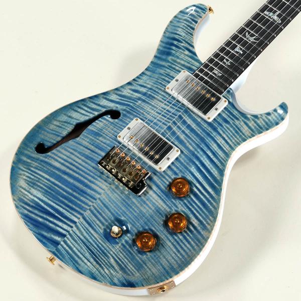 DGTよりセミ・ホロウボディの新モデルが登場!!カスタムカラー採用！爽やかなブルーカラーのトップに、ボディのサイドバックにはホワイトを採用することで2トーンのエレガントなルックスを備えた『DGT Semi-Hollow』！このDGT Sem...