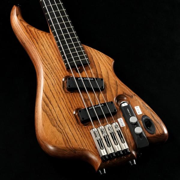 独自のデザインや機構などを採用し、独創性と芸術性が同居するアトランシアのOscarが入荷！こちらのOscarはPegasusやStealthにも通ずるシェイプのモデル。いわゆるダブルカットのデザインからさらに高音弦側のカットを削ぎ落とした、...
