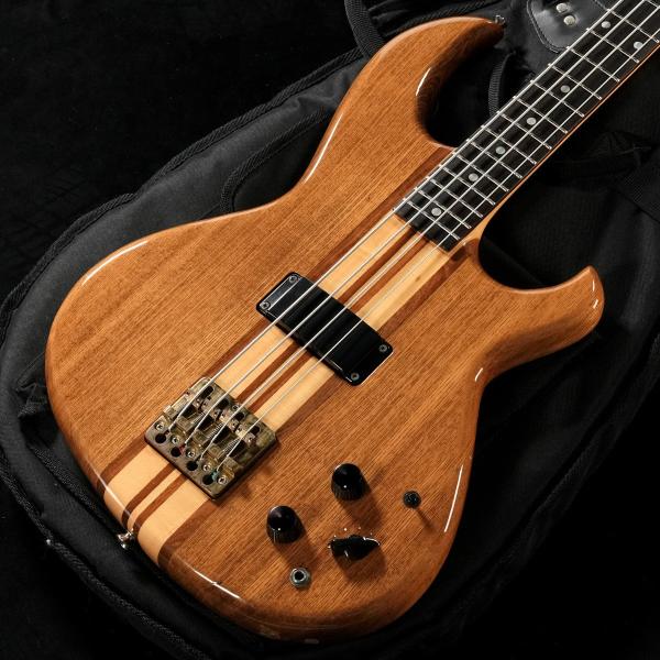 The ARIA ProII ロゴのSB-1000が入荷！シリアルとロゴからおそらく1979年頃の製造と思われます。アッシュ/メイプルボディ、メイプル/ウォルナット5ピースのスルーネックにハカランダ指板。そしてロングスケールに24F仕様です...