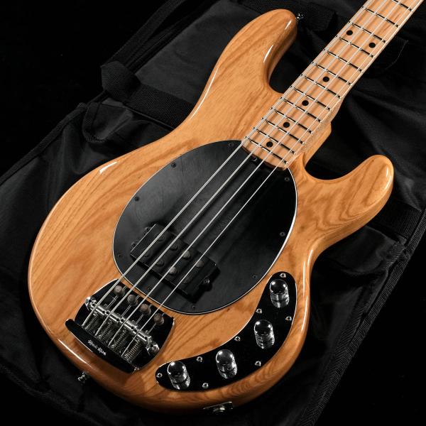 日本製 MUSICMAN STINGRAY 人気のナチュラルボディ/メイプルネックとなります。経過した年数なりの使用感は見受けられますが、ネック裏の黒ずみは比較的軽度で、全体的にきれいな方と言えます。4弦にはHipshot D Tuner ...