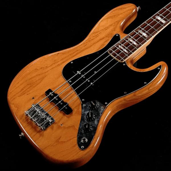 1978年製 コンディション良好なJAZZBASS の入荷です。フルオリジナル、特に大きなダメージは見られません。3フレット目のブロックポジションにクラックが見られますが、欠損している部分はありません。気になるネックのコンディションは問題も...