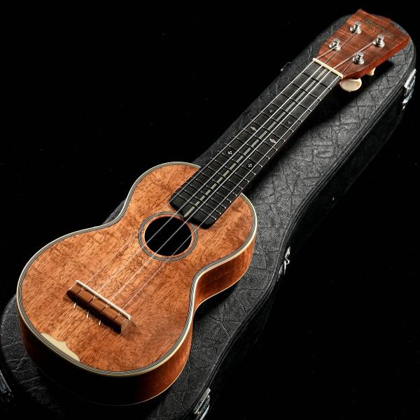 2011年製Martin Style-3K Soprano Ukuleleが入荷いたしました。ボディとヘッド・トップに美しいフィギュアド・ハワイアン・コアを使用。マホガニーネック、エボニー指板というウッドマテリアル構成。指板中央には印象的な...