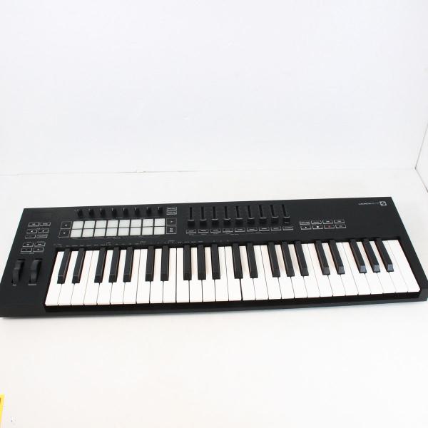 novation / LAUNCHKEY 49 Mk3がused入荷です。Ableton Liveでトラックメイクをするための直感的で完全に統合されたMIDIキーボードコントローラー音楽の作成と再生にをスムーズに行えるよう設計されています。...