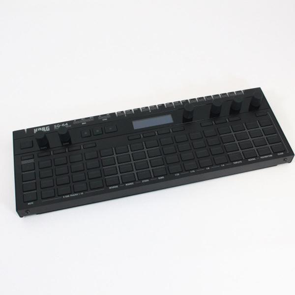 KORG / SQ-64がused入荷です。SQ-64は強力かつコンパクトなポリフォニック・ステップシーケンサーです。直感的な操作性を持ち、細かな設定や、あらゆるスタイルの音楽制作に適したシーケンシングが可能です。64個のパッド、クリアなO...