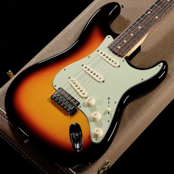 2013年製Fender Custom Shop 1960 Stratocasterが入荷いたしました!!アルダー・ボディ、メイプル・ネック、スラブボード・ローズウッド指板という60年代王道のウッドマテリアル。NOSフィニッシュを採用した個...