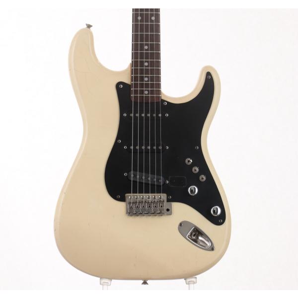 GrecoのSE800Jが入荷いたしました。スモールヘッドタイプのトラディショナルなSTスタイルで制作されたモデル。コントロール系は3つのミニスイッチで各ピックアップのON/OFFを操作するJB仕様となっています。傷や打痕、塗装クラックや色...