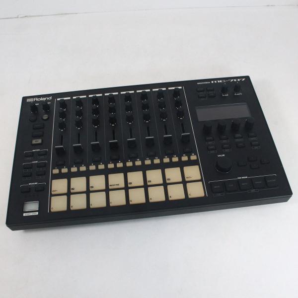 Roland / MC-707 GrooveBoxがused入荷です。MC-707は、エレクトロニック・ミュージックの楽曲制作やライブ・パフォーマンスに必要な機能をすべて備えた、最新のGROOVEBOX。8トラックのシーケンサー、最新のシン...