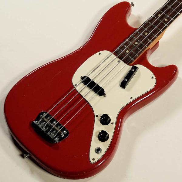 1972-1974製造のMusicmaster Bass となります。ネックデイト 8DEC72、ボリュームポット304-7248ですが、トーンポットが 137-7429 となっており、半田の付け替えがみられないため、最終的に完成が1974...