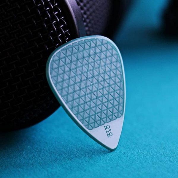 ## ピック 【SolidBond輸入代理製品】 ##1/100mmの精度を追求する 妥協を許さないジャーマンテクノロジーがギターピックを変えた！ギタープレイやサウンドにも革新をもたらす先進的ギターピックです。※こちらの商品は1色1枚の商品...