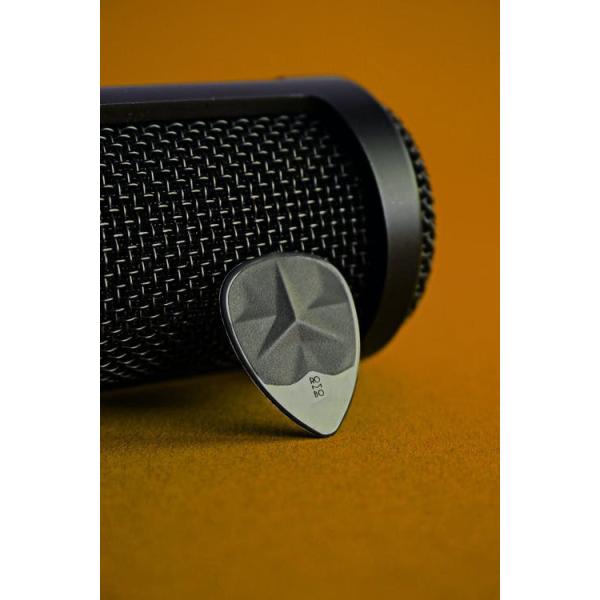 ## ピック 【SolidBond輸入代理製品】 ##1/100mmの精度を追求する 妥協を許さないジャーマンテクノロジーがギターピックを変えた！ギタープレイやサウンドにも革新をもたらす先進的ギターピックです。※こちらの商品は1色1枚の商品...