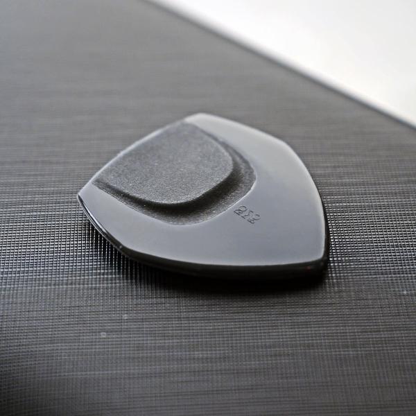 ## ピック 【SolidBond輸入代理製品】 ##1/100mmの精度を追求する 妥協を許さないジャーマンテクノロジーがギターピックを変えた！ギタープレイやサウンドにも革新をもたらす先進的ギターピックです。※こちらの商品は1色1枚の商品...