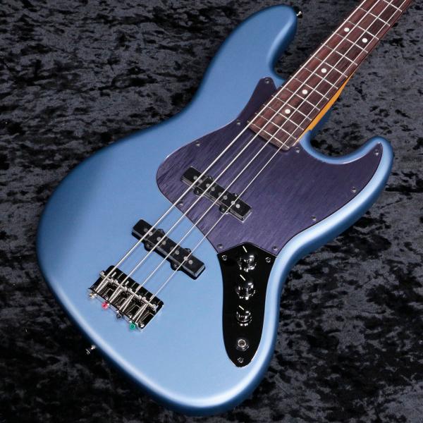 メタリック・サテン仕上げの日本製フェンダー2026年限定コレクション!Made in Japan Hybrid II 2026 Collection Jazz Bassは、ヴィンテージライクなルックスはそのままに、プレイヤーや音楽ジャンルを...