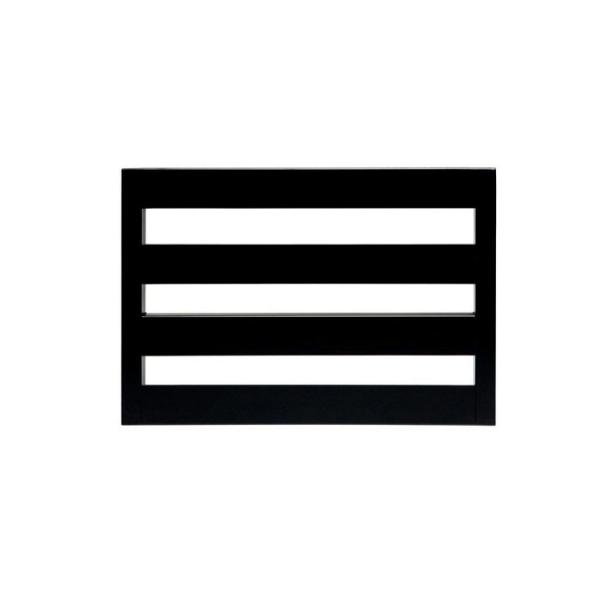 Classic（クラシック）シリーズ4段のレールで構成されたClassicシリーズは約31.7cmの奥行きで、大型のWAHペダルにも対応します。傾斜を持たせることで背面部に高さ（最大約8cm）を出し、裏面に大型の電源ユニットを装着できます。...