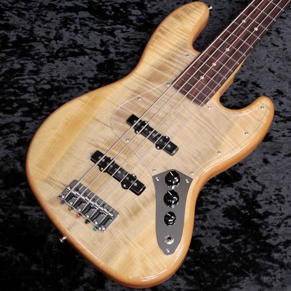 エキゾチック・ウッドをトップ材に使用した5弦ベース。レギュラーモデルではほぼお目にかかれない木材を使用した特別なモデルです。さらに、美しい杢目を活かす為、こちらもレギュラーモデルではほぼお目にかかれないクリアピックガードを装着。木材そのもの...