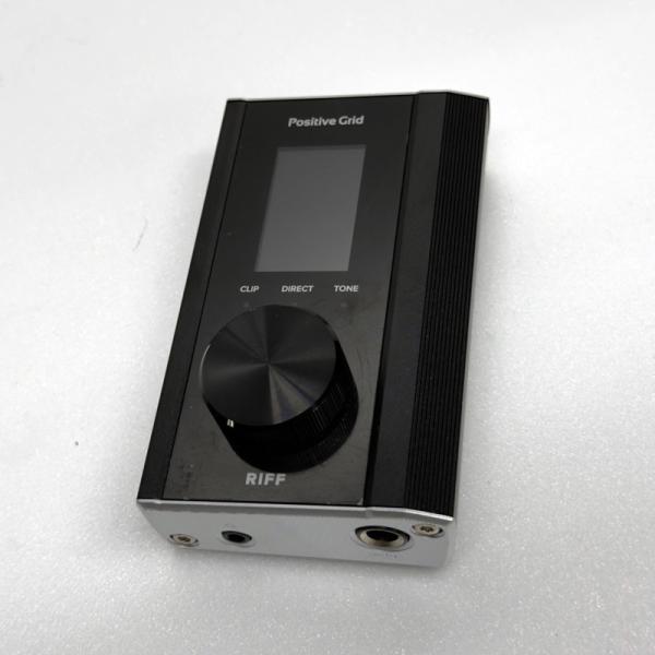 ギタリストのために設計された最高のサウンドと便利な機能を搭載した、Positive Grid RIFFが中古にて入荷。余裕のあるヘッドルームを備えたインプットとコンバーターは、エレキギター、アコースティックギター、ベースに最適です。RIFF...