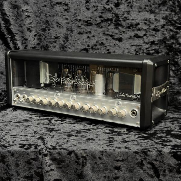 TubeMeister 36 には3つのチャンネルがあり、それぞれに専用のGAINとMASTERコントロールが用意されています。TubeMeister 36のどのチャンネルも、入力信号に対して非常に敏感に反応します。ギター側でピックアップの...