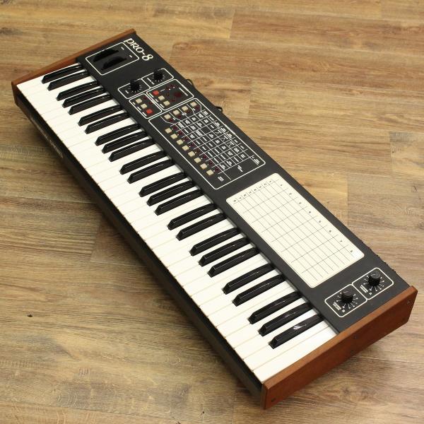 プロ・エイト　MODEL608Full Programmable Digital Control Analog Synthesizer8音同時発音可能、フルプログラマブルなアナログシンセサイザー。音色をメモリーできるアナログシンセです。MI...