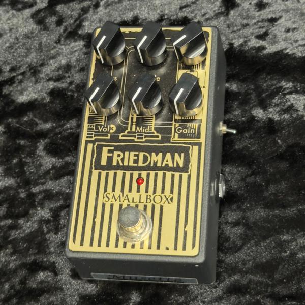 Friedmanを代表的するアンプの一つであるSmall Boxは、古き良き時代の回路を基本としながらDaveFriedmanの手により温故知新な改良が加えられフレキシブルな音作りを可能とするオールチューブアンプです。今回発売となるSmal...