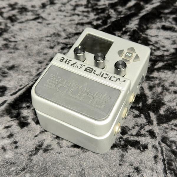 世界初のギターペダル型のドラムマシン！思い通りのタイミングでフィルイン、パターンチェンジ、シンバルのアクセント、ブレイクを足元から操作できる。ライブ感溢れるリアルビートをプレイしてくれる感覚直結型のドラムマシンBeatBuddy。