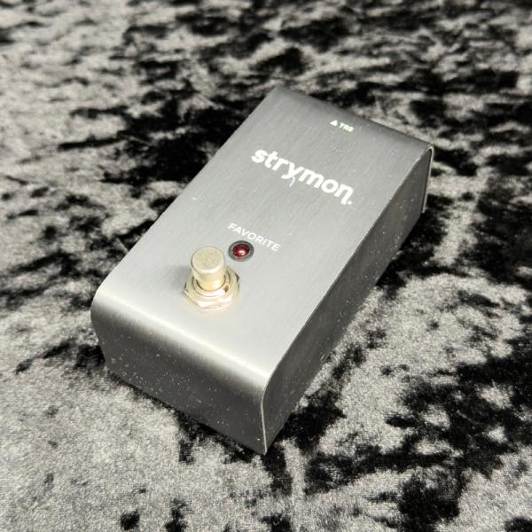 Strymonペダルのプリセット機能を追加する専用フットスイッチです。※FAVORITEを搭載している機種（Ola、Orbit、blueSky）と、OB.1には対応しておりません。キズや汚れなどの使用感はございますが、現状動作上の問題はござ...