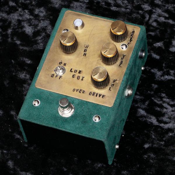 自身でもバンド活動を行い、メジャーアーティスト楽曲へのギター演奏や、ギターアレンジで参加する等精力的に活動を続ける若林 達人氏が立ち上げたエフェクターブランド「Temperament FX」。日本製ならではの精巧な作りはもちろんのこと、「現...