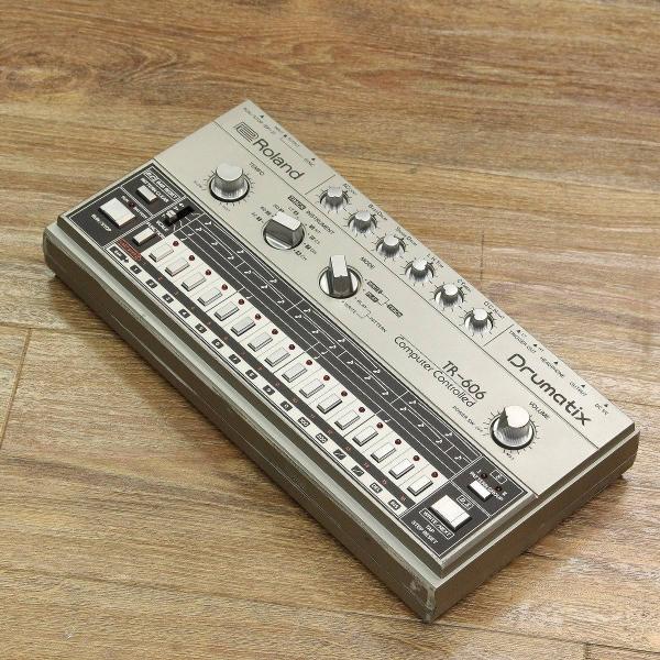 リズム・マシンTR-606 DrumatixTRシリーズといえば808/909が有名ですが、こちらも隠れた名器、TB-303と同じ筐体サイズのリズムマシン「606」です。1981年にリリースされたプログラマブル・リズム・マシン、TB-303...