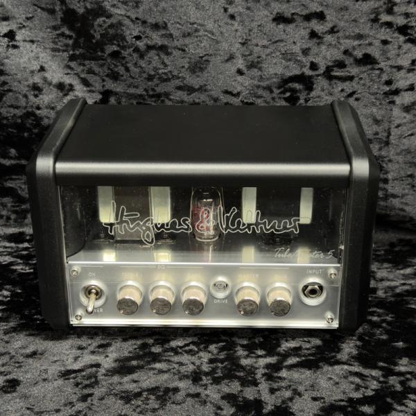 コンパクトサイズのシンプルなスペックながらクリーンはもちろんクリーミーなリードサウンド、DRIVEスイッチによるハイゲイン・サウンドまで、12BH7真空管を採用した図太いパワー感を実現。パワーアンプ出力を変換するPOWER SOAKを使えば...