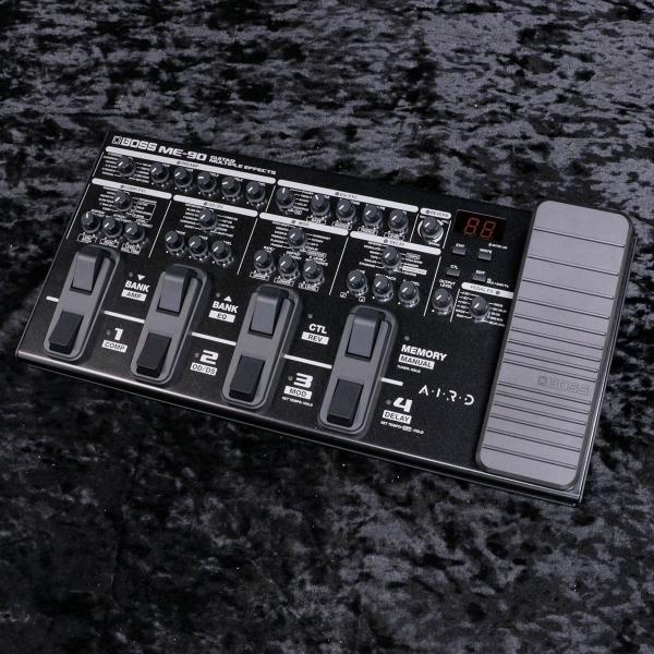 BOSSのMEシリーズは、軽量かつ堅牢な筐体に充実したパラメーター・ノブとフットスイッチを装備したマルチ・エフェクターです。コンパクト・エフェクターの様なノブ操作による直感的な音作りと、プレイヤーの演奏スタイルに合った柔軟なコントロールを実...