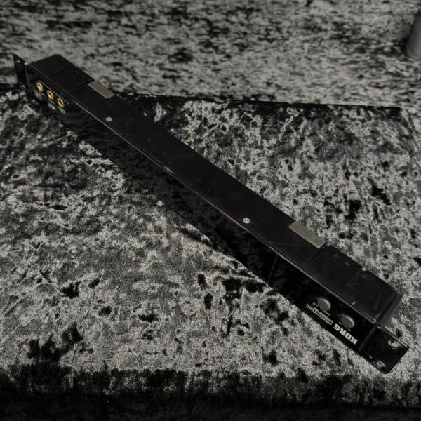 3Dチューニング・メーターで最高峰の視認性を誇る超軽量・薄型ラックマウント・チューナー。キズや汚れなどの使用感はございますが、現状動作上の問題はございません。この機会にぜひ！！※画像に映っている商品が付属品含め全てとなります。