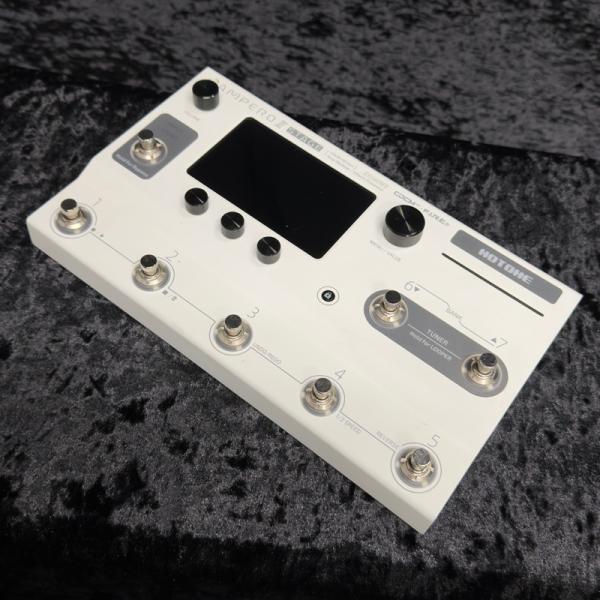 Ampero II Stageはステージに左右されないサウンドを提供してくれる即戦力ギアです。ステージパフォーマンスのために特別にデザインされており、8つのフットスイッチ、直感的な操作感、斬新なUIデザインでパフォーマンスをサポートします。...