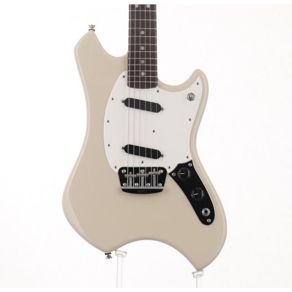 KAMINARI GUITARSプロデュースによるSwinger Style Guitar。製作はアメリカで30年以上ギター製作を行ってきたPerformance Guitarの須貝邦夫氏が行い完全オールハンドメイドで完成されたモデル。オリ...