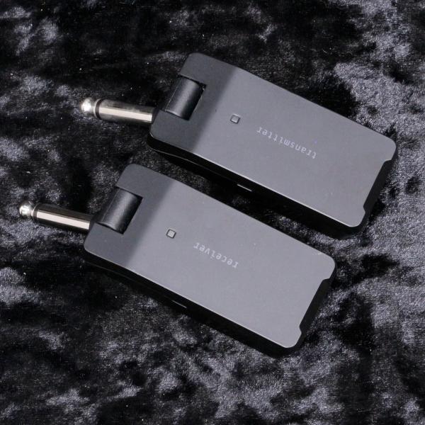 「Ibanez」の「S Series」にも使用可能なトランスミッターとレシーバーがセットになったワイヤレス・システム!コンパクトなサイズ、プレイヤーの演奏をサポートする意味を掛けて「黒衣」を意識した黒を基調としたシンプルなルックスです。プロ...