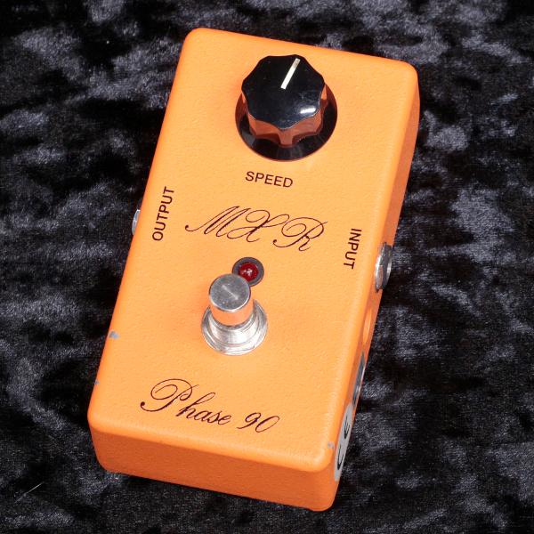 人気商品が中古で入荷!同社定番フェイザー Phase90のスクリプトロゴ時代のサウンドを踏襲しながら、LEDやDC電源ジャックを追加したモデルです。現行のPhase 90に比べると、掛かり方があっさりしているのが特徴。塗装剥げ・マジックテー...