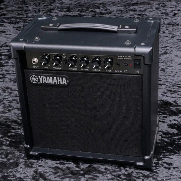 YAMAHA GA15II が中古で入荷しました!■ 15W出力とクリーン/ドライブの2チャンネルを搭載し、初心者でも扱いやすいシンプル設計を実現■ 3バンドEQ(BASS/MID/TREBLE)で直感的な音作りが可能、癖のないナチュラルト...