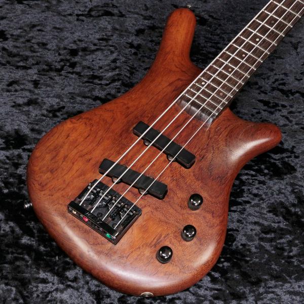 1984年から生産され続けているWarwickの代表機種 Thumb Bass。体にフィットして取り回しやすいコンパクトなボディと独自性の高いデザインが特長です。入荷した個体は1986年製と初期物でEMGピックアップを搭載、ウェンジ+ブビン...