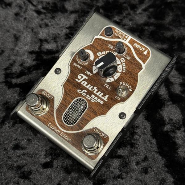 アナログ・ベース・エンハンサー本機は、真空管アンプ特有のサチュレーションとサウンドを求めるベーシストにぴったりです。〈真空管エンハンサー|プリアンプ|サステイン|コンプレッション|ブースト〉を1つのノブで設定し、バンド・サウンドに最適なベー...