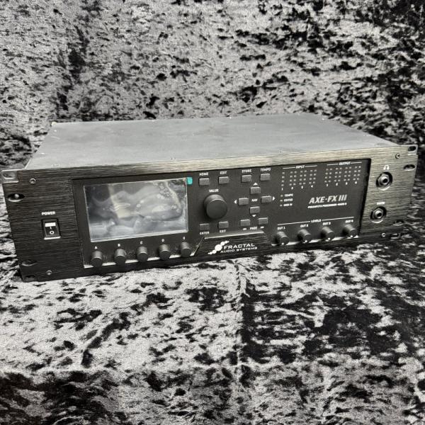 FAS / Axe-Fx III Mark II Standard 中古品が入荷!Axe-Fx IIIからディスプレイとプリセット・ストレージをアップグレードしたAxe-Fx III MARK II。初代Axe-Fxは、市販製品にミリタリー...